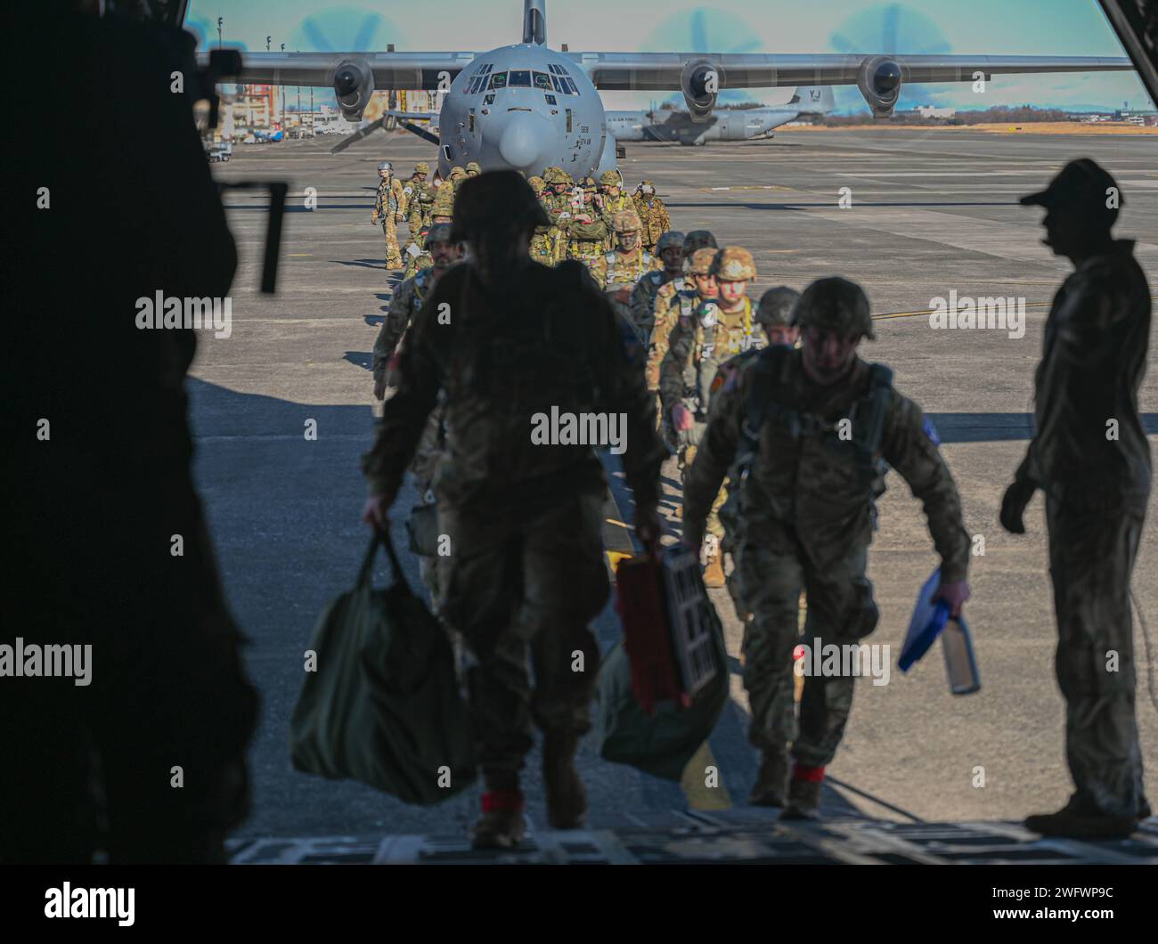 Fallschirmjäger der 11. Luftlandedivision der US Army und der 1 ...