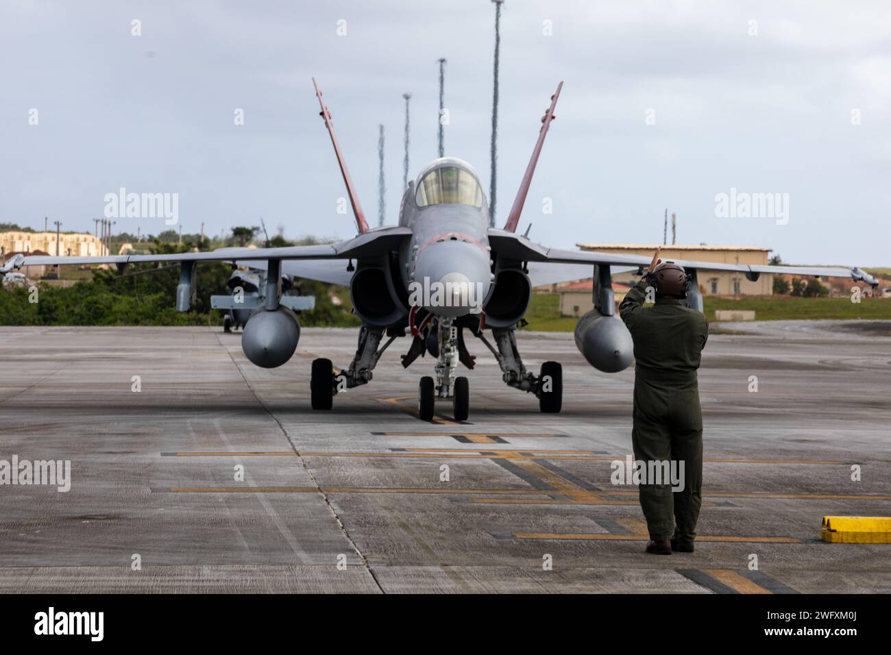 Louis Federico, ein Flugkapitän der Marine Fighter Attack Squadron ...