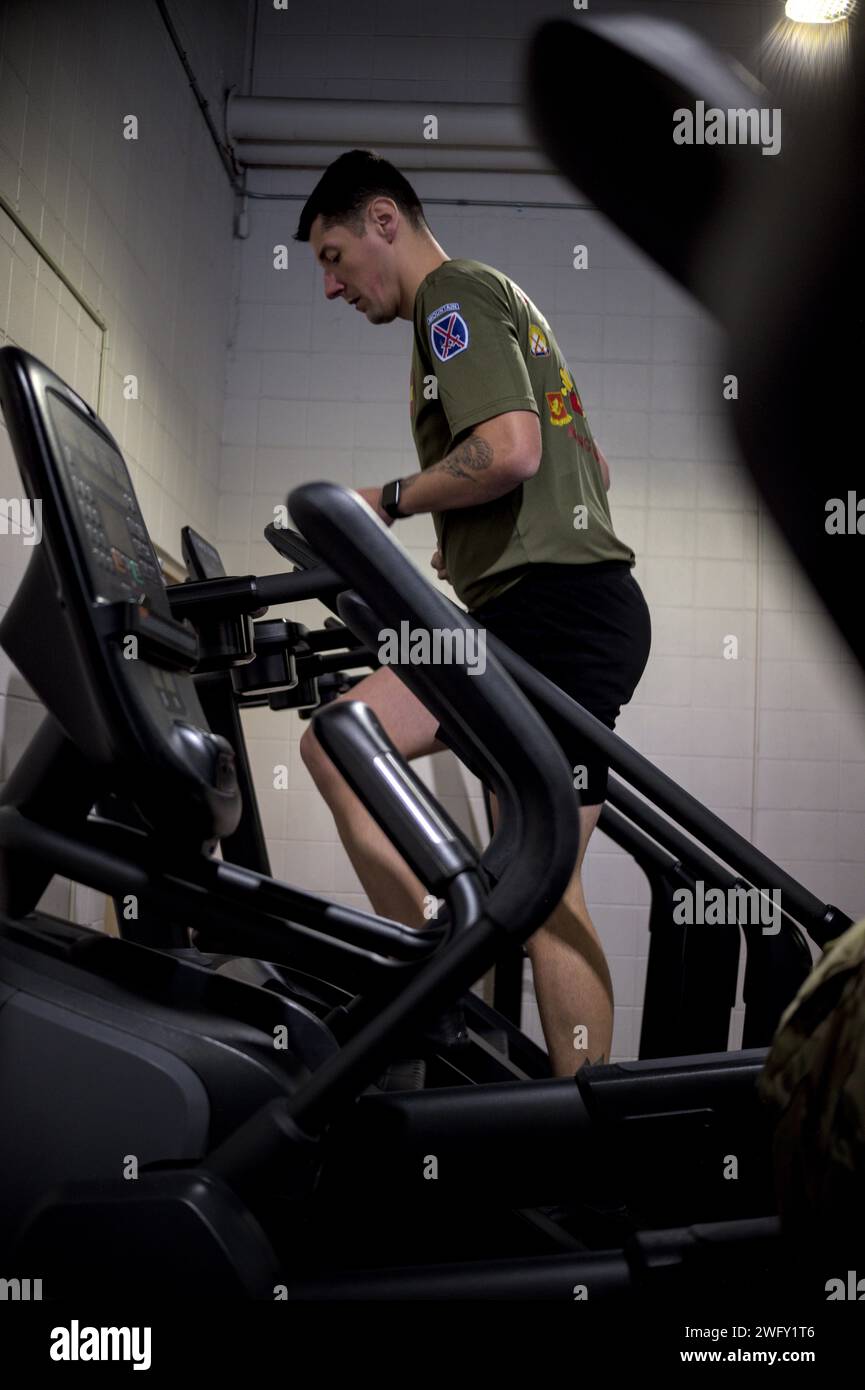 Chief Warrant Officer 2 Douglas McKee vom Hauptquartier und ...