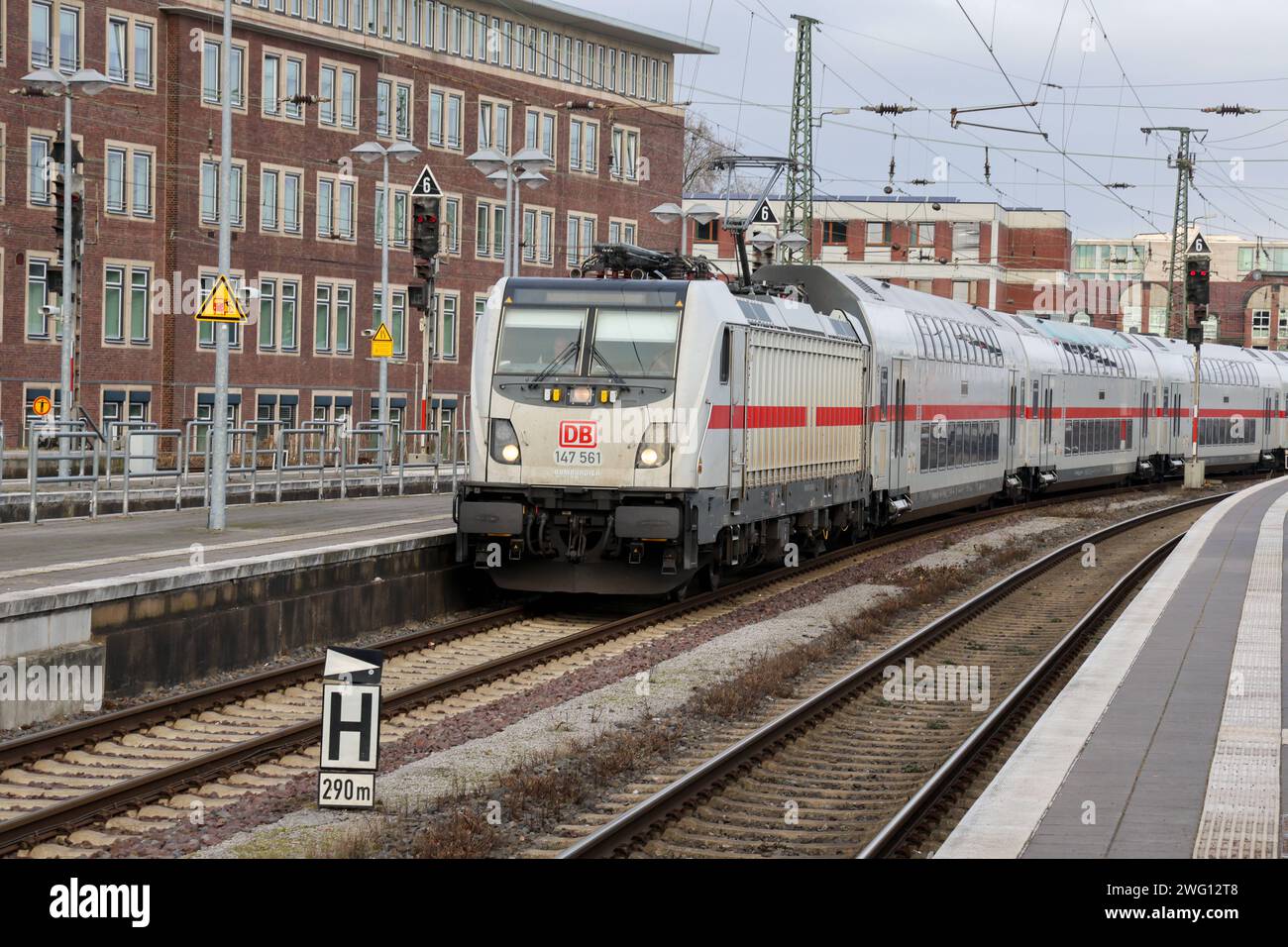 Eisenbahnverkehr am Münster Hauptbahnhof. Intercity Zug IC2 ...