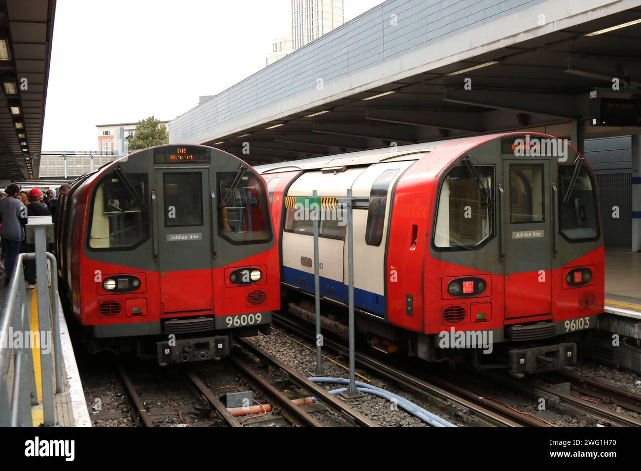 London Stratford Jubilee Line Terminus mit den London Underground Units ...