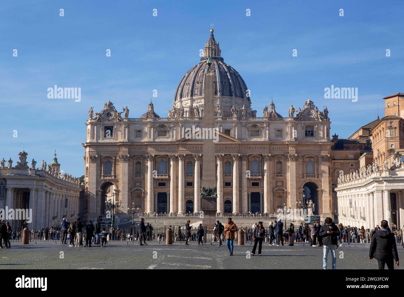 Die Basilika Sankt Peter im Vatikan San Pietro im Vaticano ist die ...