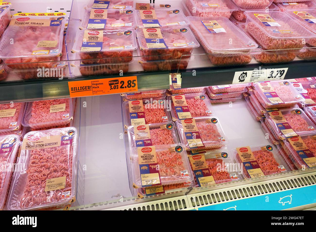 Fleisch im supermarkt verpackt -Fotos und -Bildmaterial in hoher ...