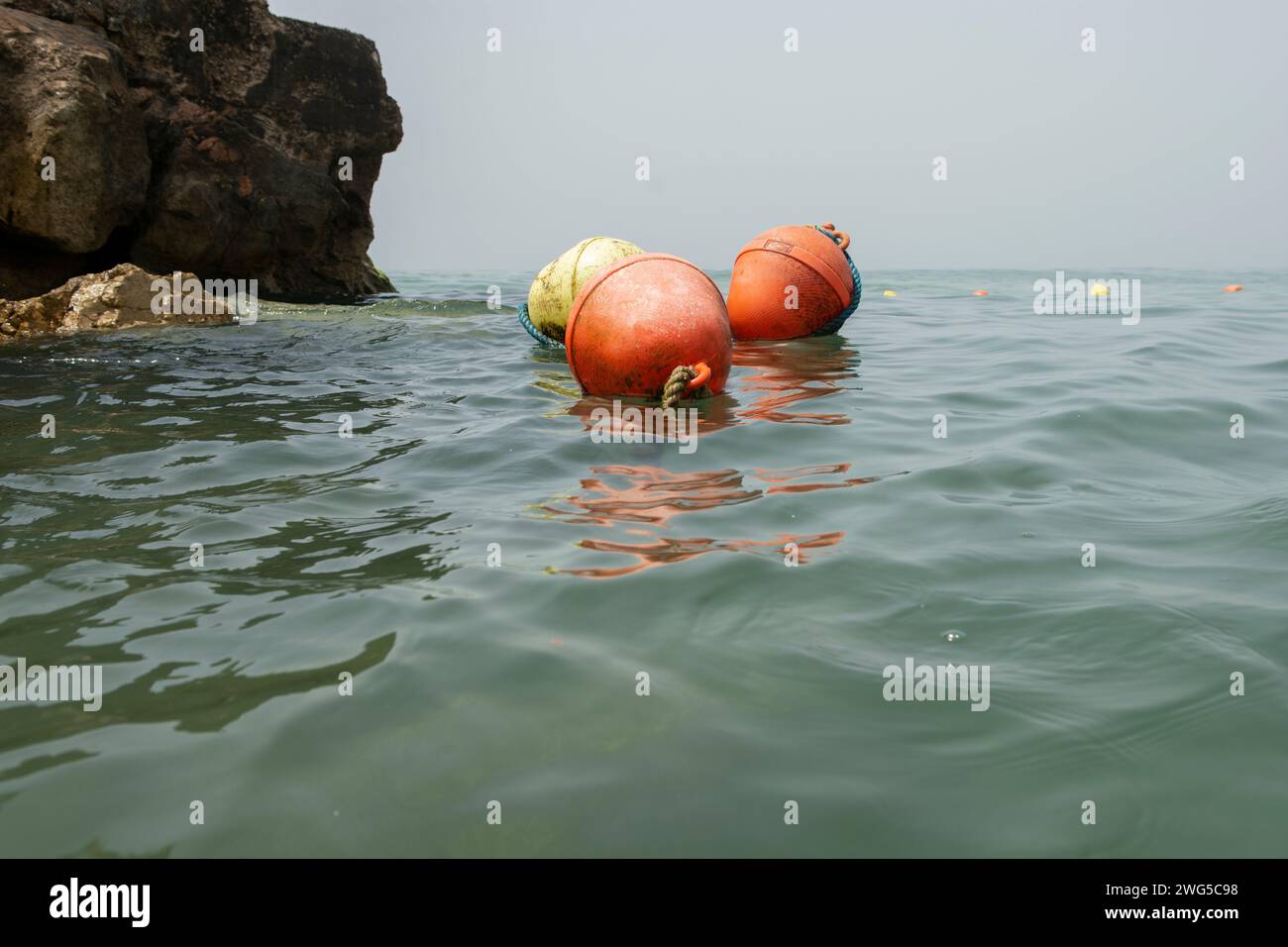Schwimmende bojen -Fotos und -Bildmaterial in hoher Auflösung – Alamy