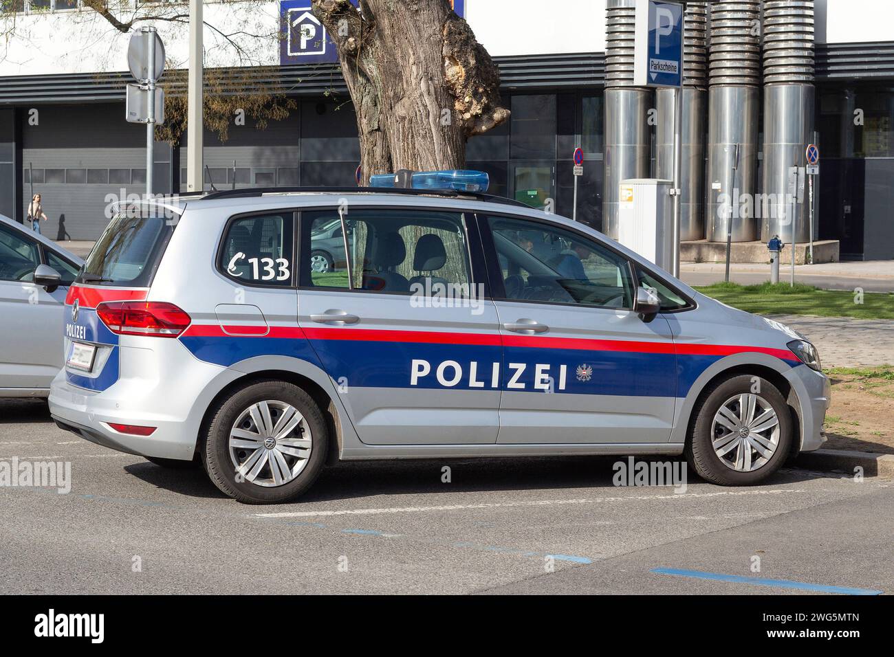 Polizei fahrzeuge österreich -Fotos und -Bildmaterial in hoher ...