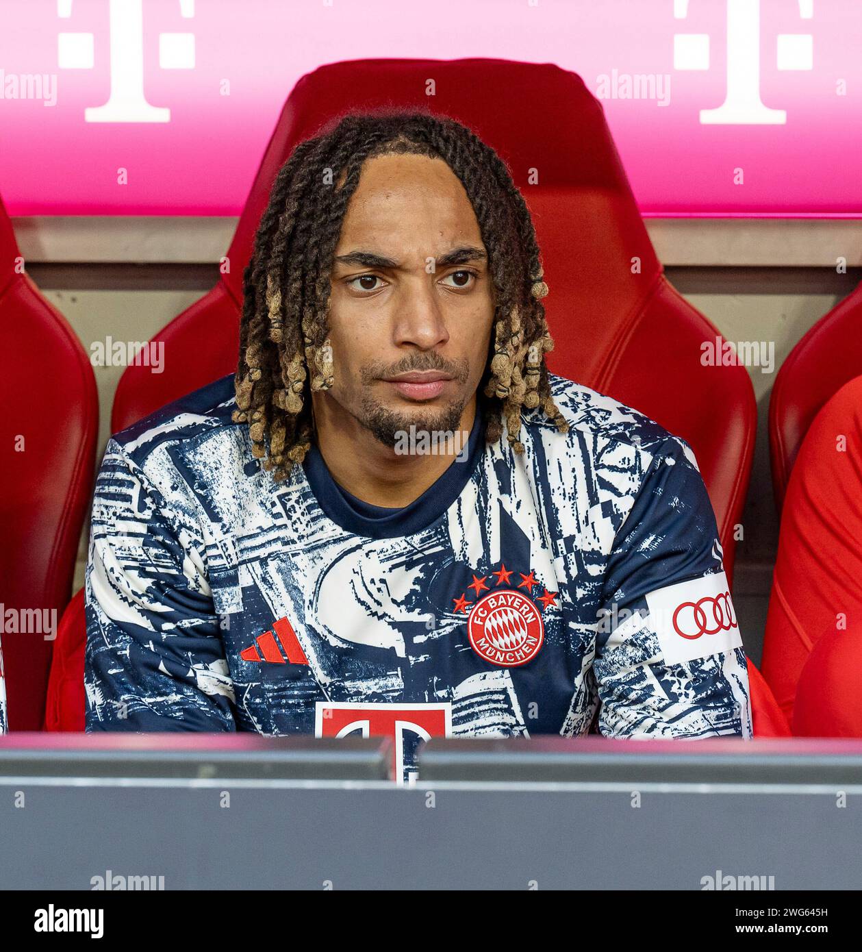 München, Deutschland. Februar 2024. Neuzugang Sacha Boey (FC Bayern ...