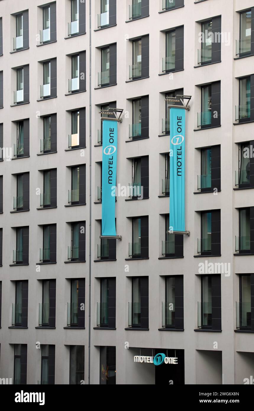 Motel one logo -Fotos und -Bildmaterial in hoher Auflösung – Alamy