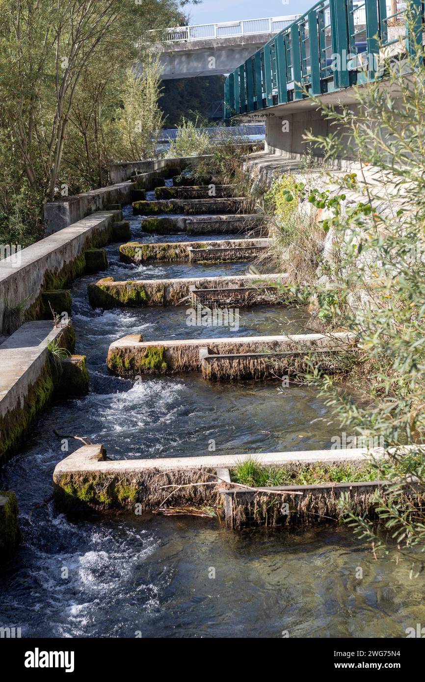 Wasserwehr mit fischtreppe -Fotos und -Bildmaterial in hoher Auflösung ...