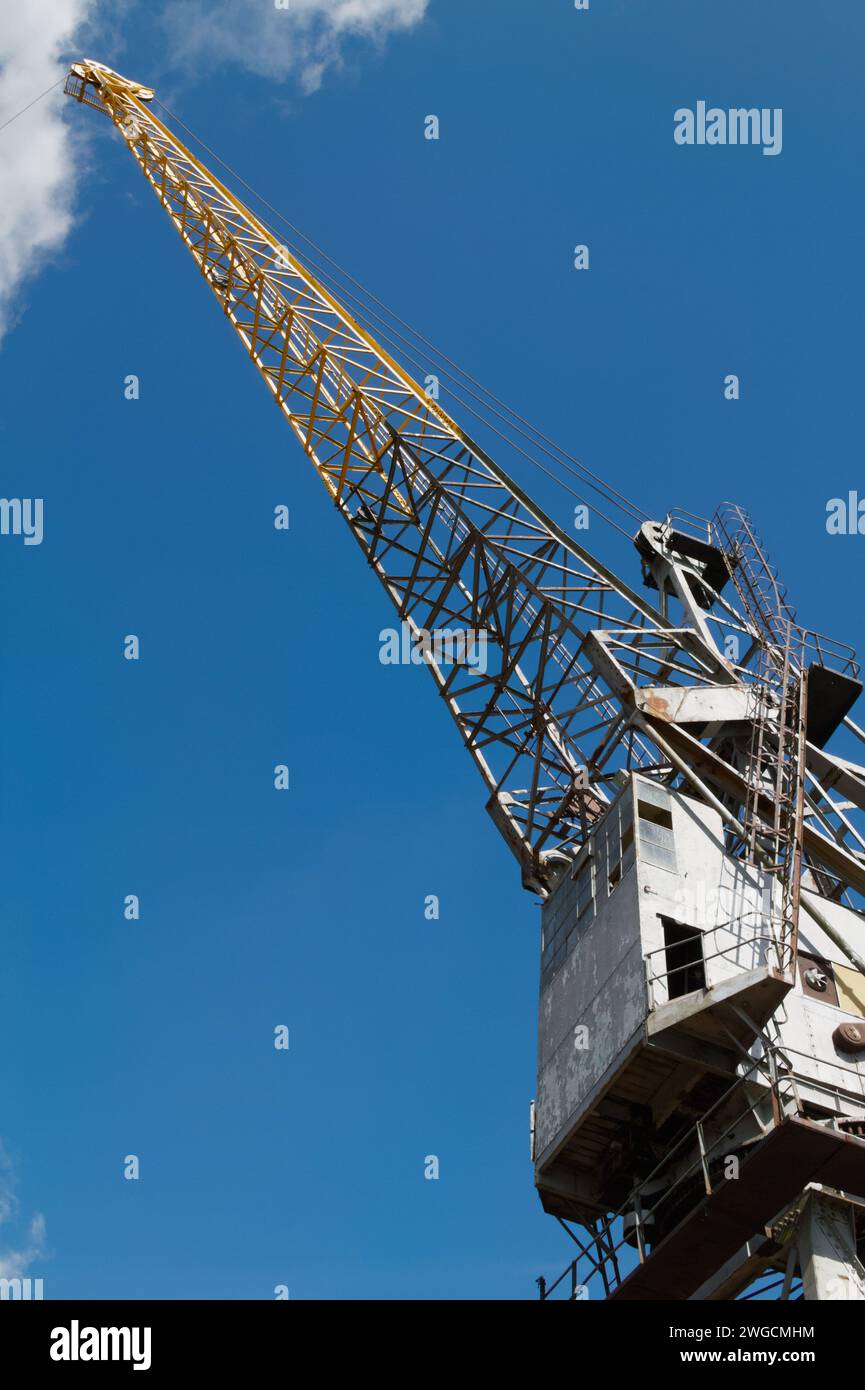 Electric crane -Fotos und -Bildmaterial in hoher Auflösung – Alamy