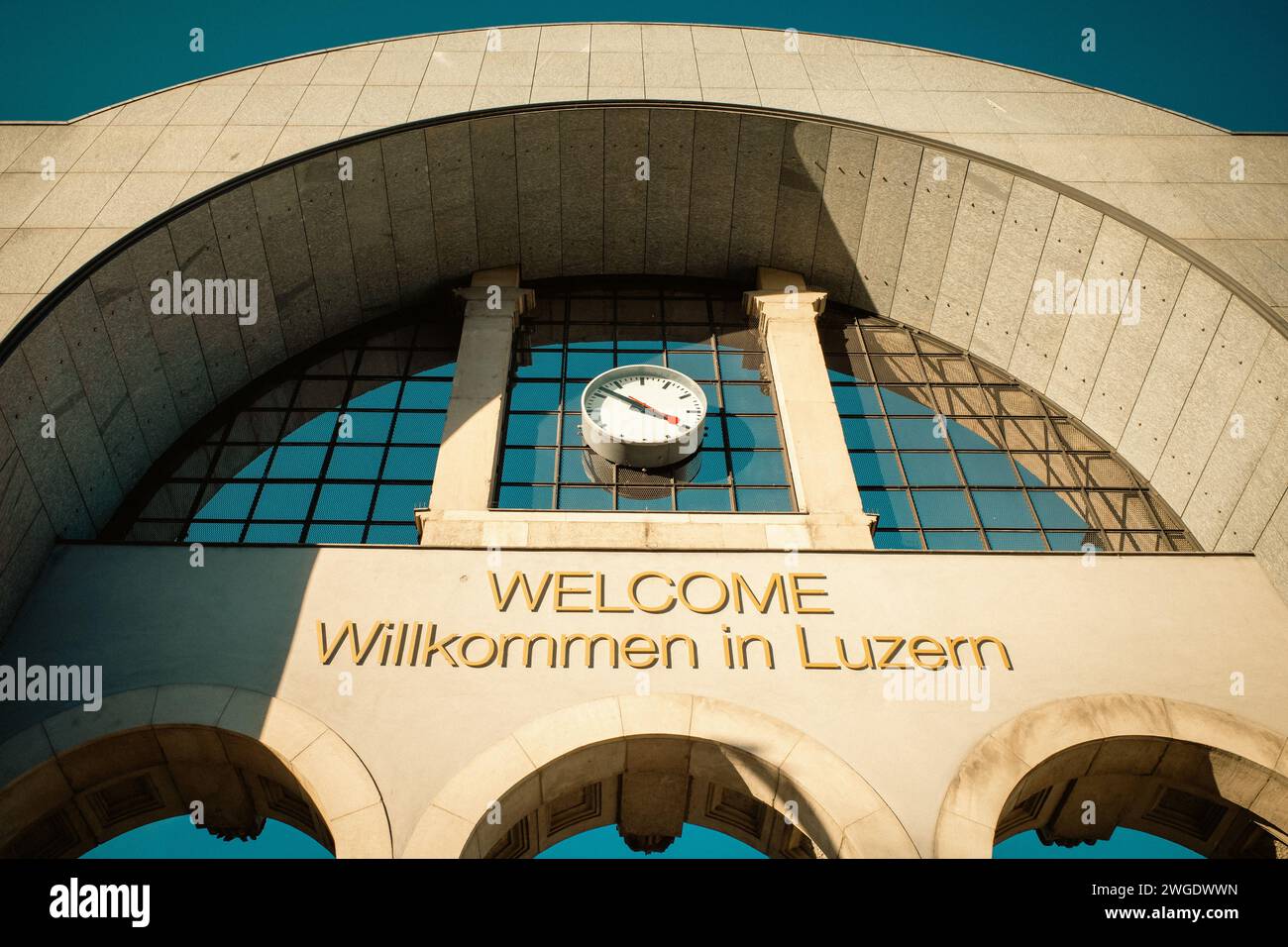 Bahnhof luzern -Fotos und -Bildmaterial in hoher Auflösung – Alamy