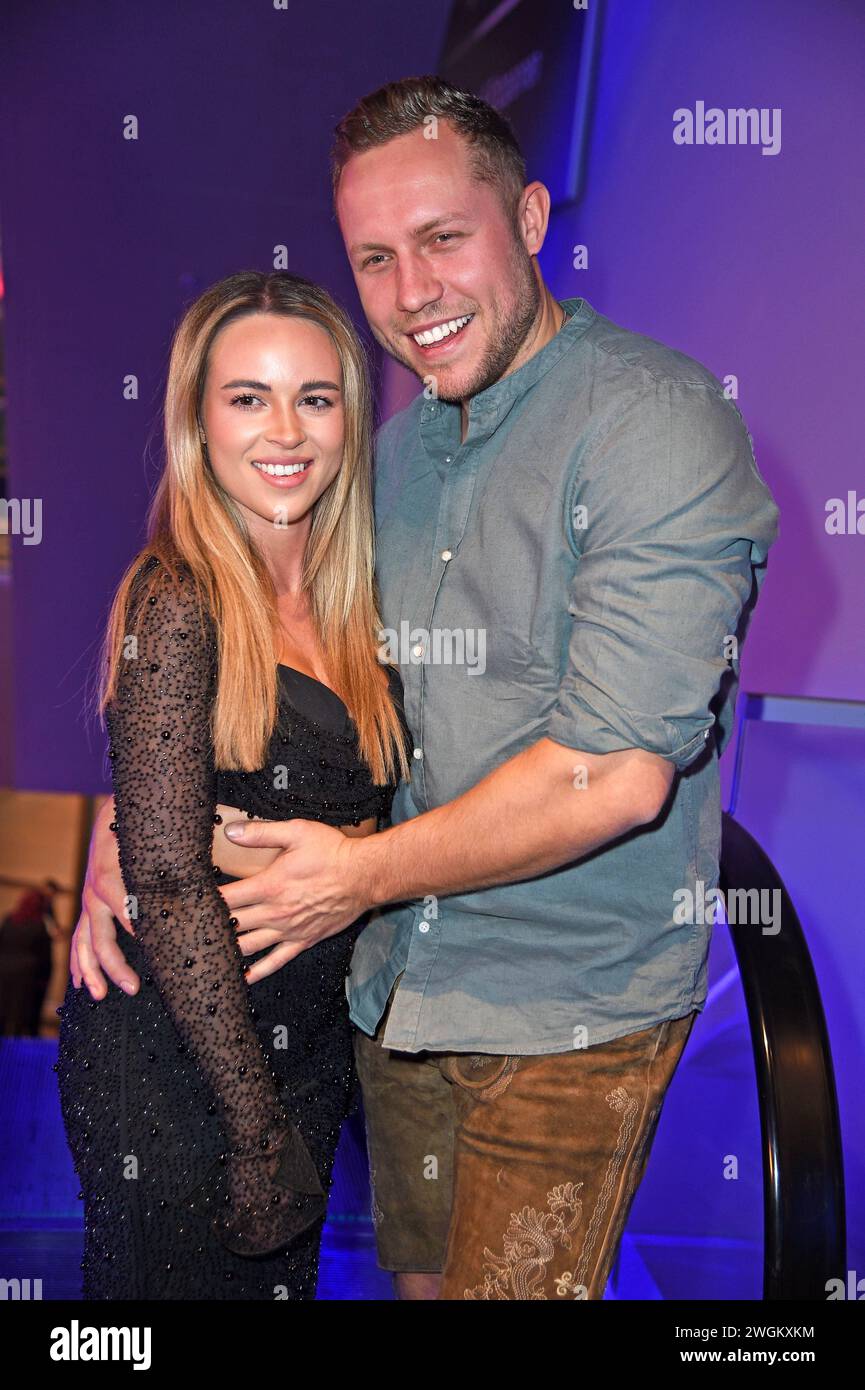 Patrick Romer mit neuer Freundin Annelie Henze bei der Fashion Show Geboren, um grosses zu ...