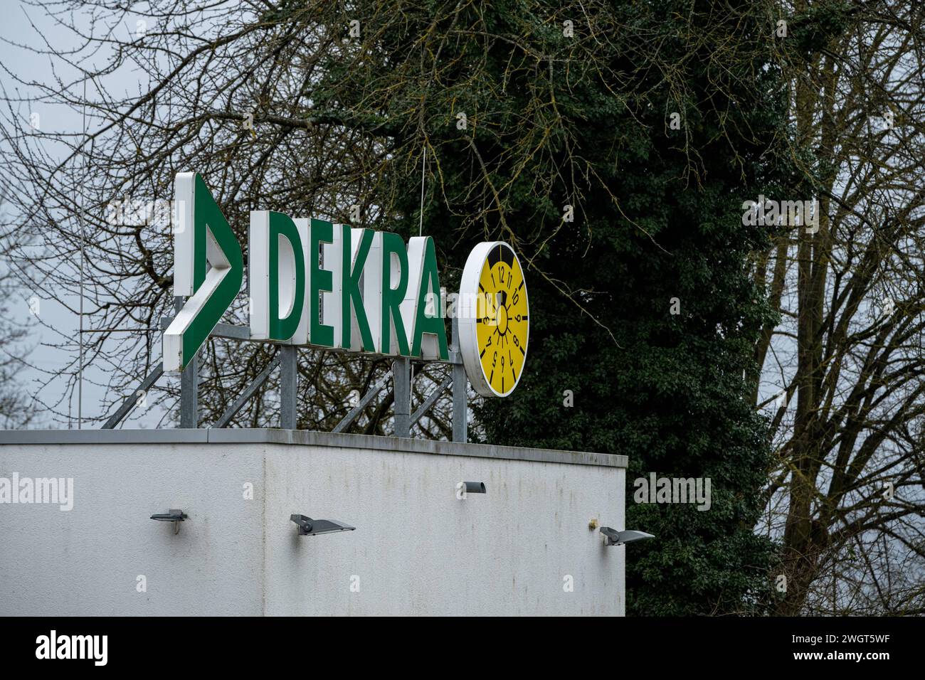 DEKRA Prüfstelle Außenwerbung 06.02.2024, Limburg: Symbolfoto, Illustrationsbild, Symbolbild ...