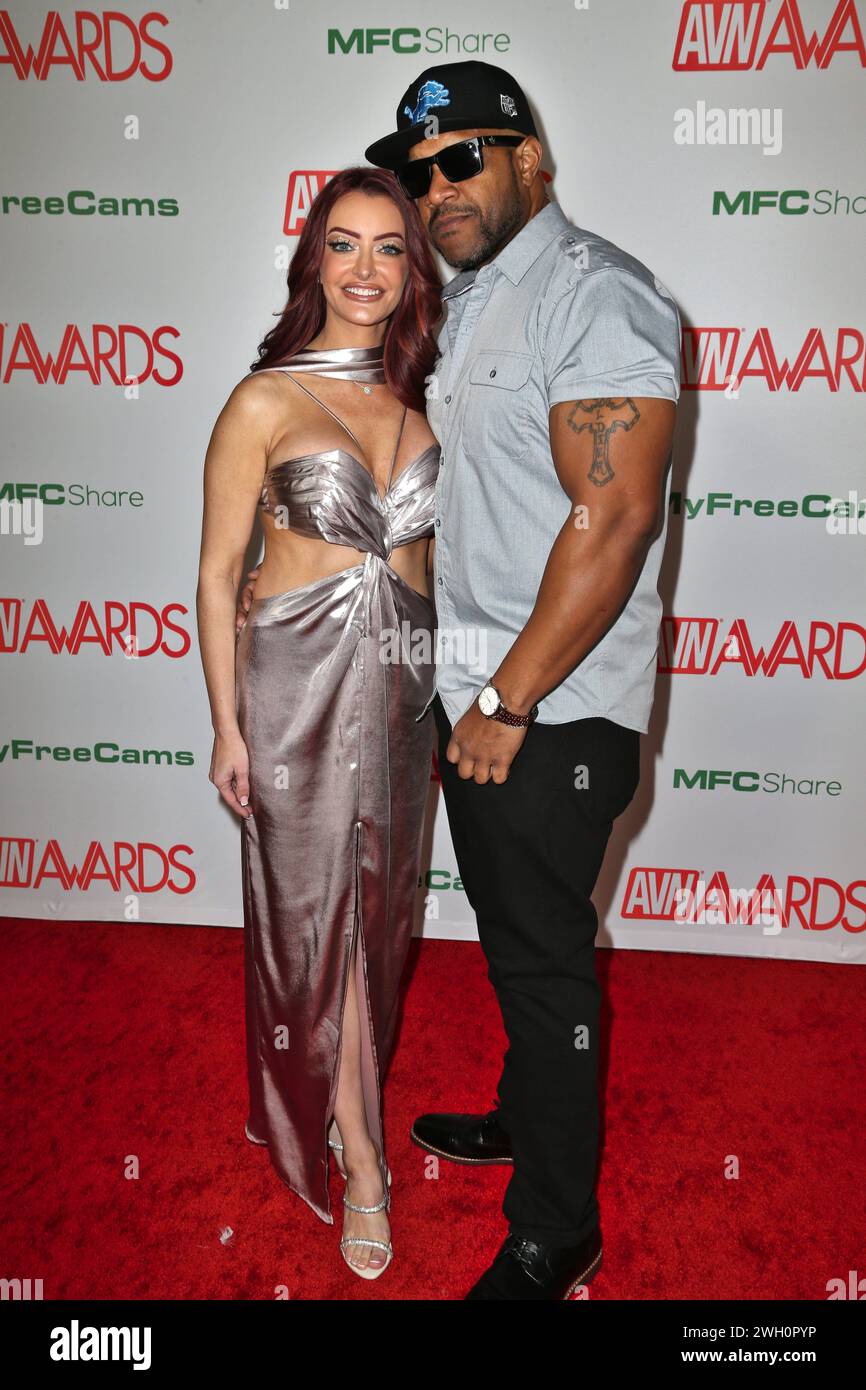 LAS VEGAS, NV - USA, 28. JANUAR 2024. Die Stars der Erwachsenenunterhaltung Linzee Rider und Big ...