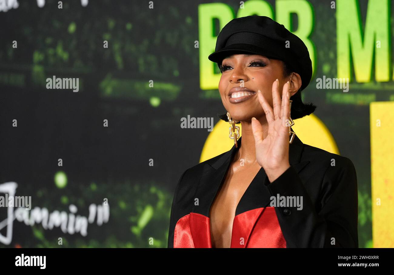 Singer Kelly Rowland waves to photographers at the premiere of the film ...