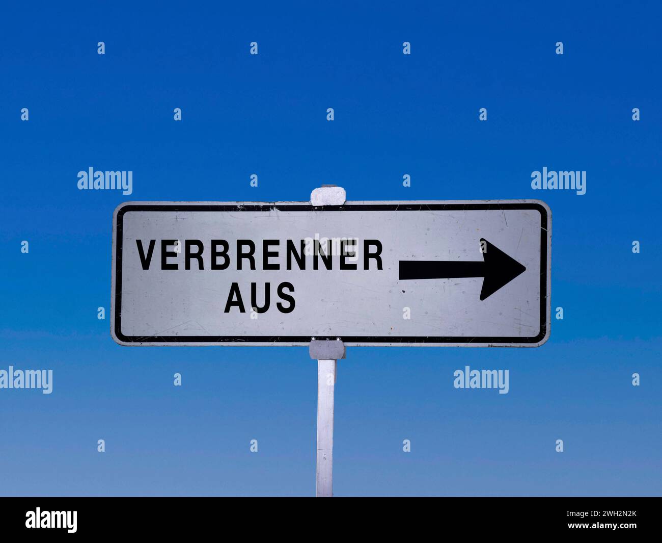 07.02.2024, Symbolbild Wegweiser Verbrenner Aus. Thema: Verbot ...