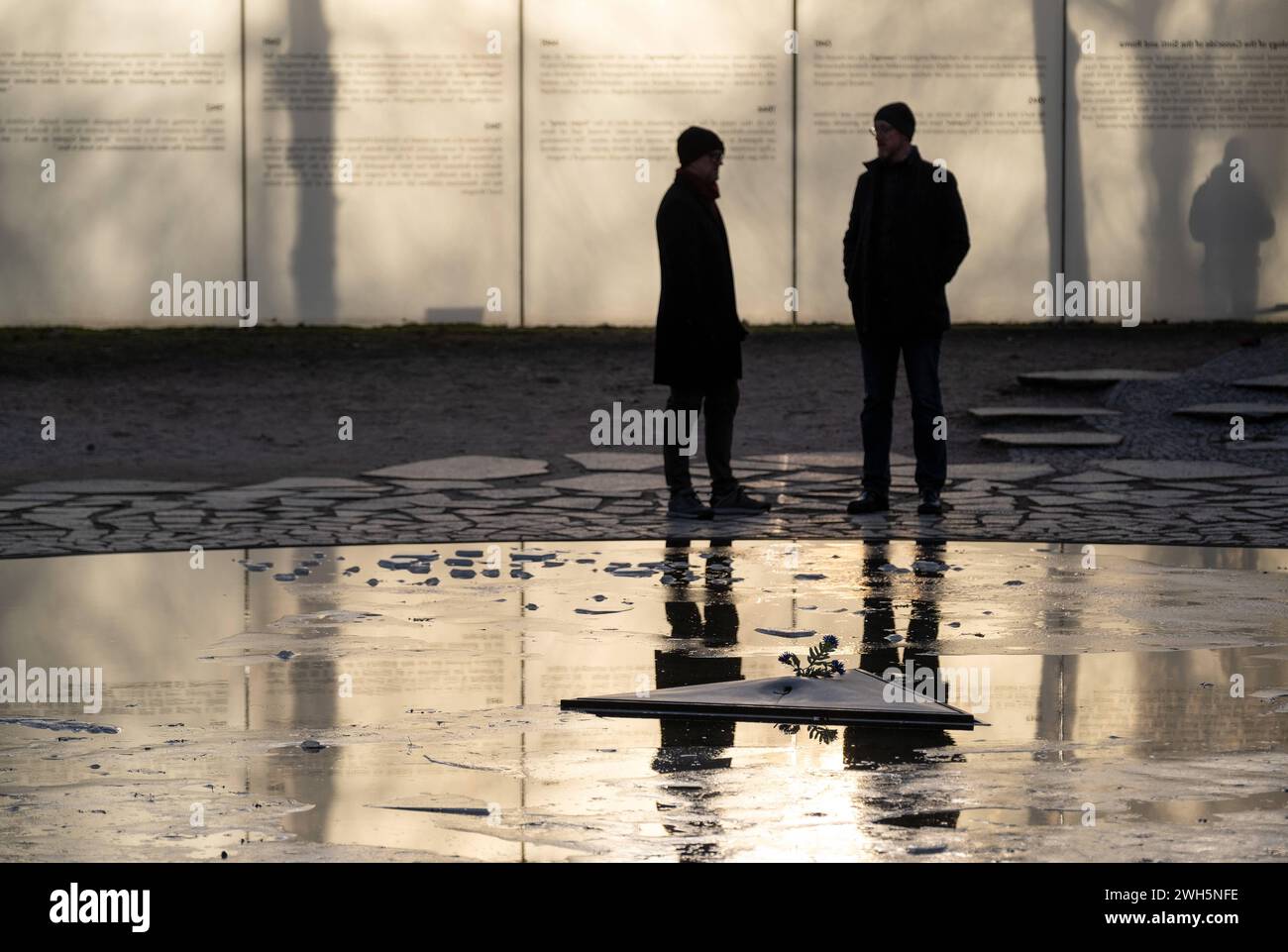 Gedenken an den 79. Jahrestag der Befreiung des Konzentrationslagers Auschwitz am Denkmal für ...