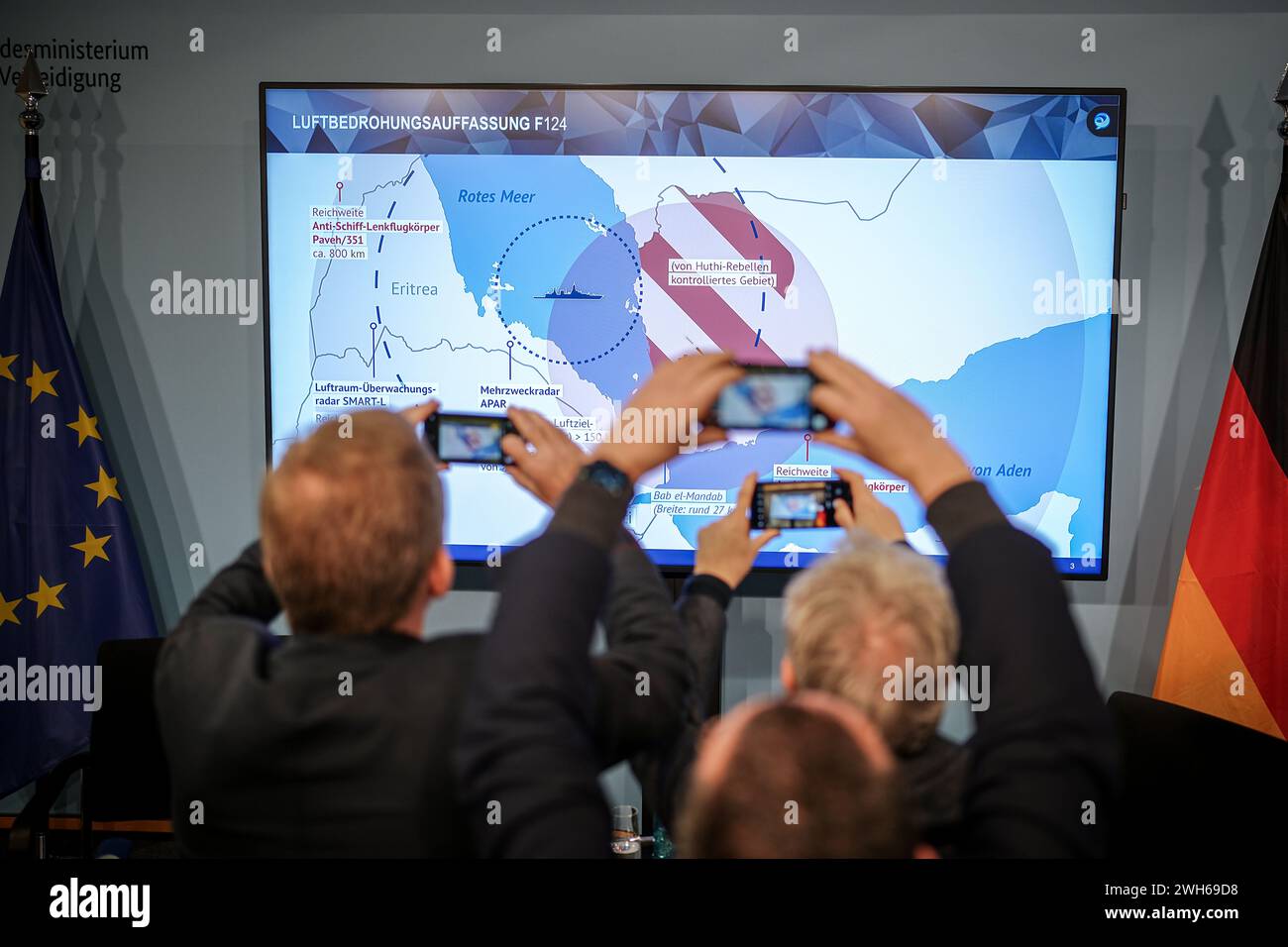 Berlin, Deutschland. Februar 2024. Journalisten fotografieren eine ...