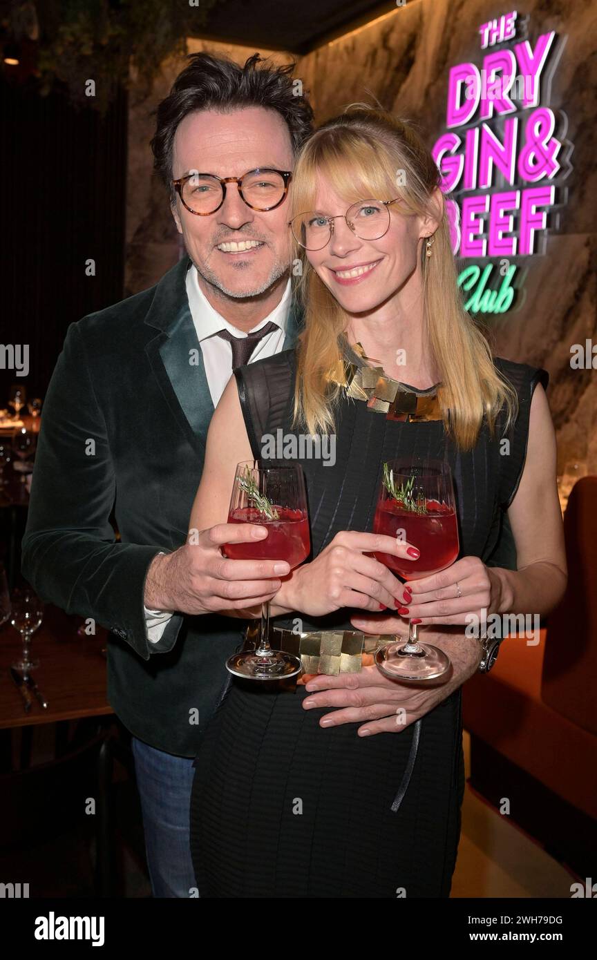 Tobey Wilson mit Ehefrau Sabrina Gehrmann bei der Eröffnung des ...