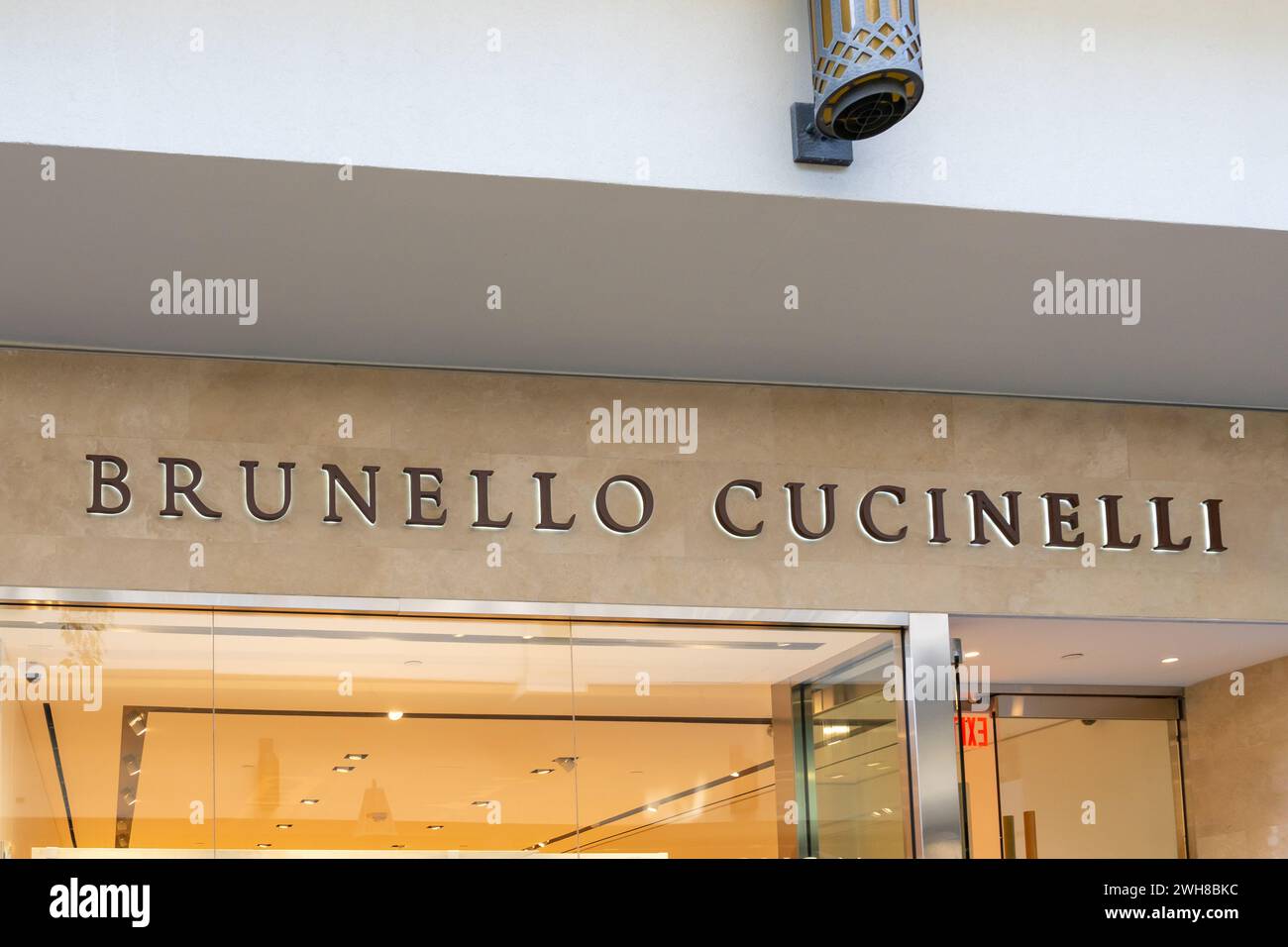 Brunello cucinelli logo -Fotos und -Bildmaterial in hoher Auflösung – Alamy