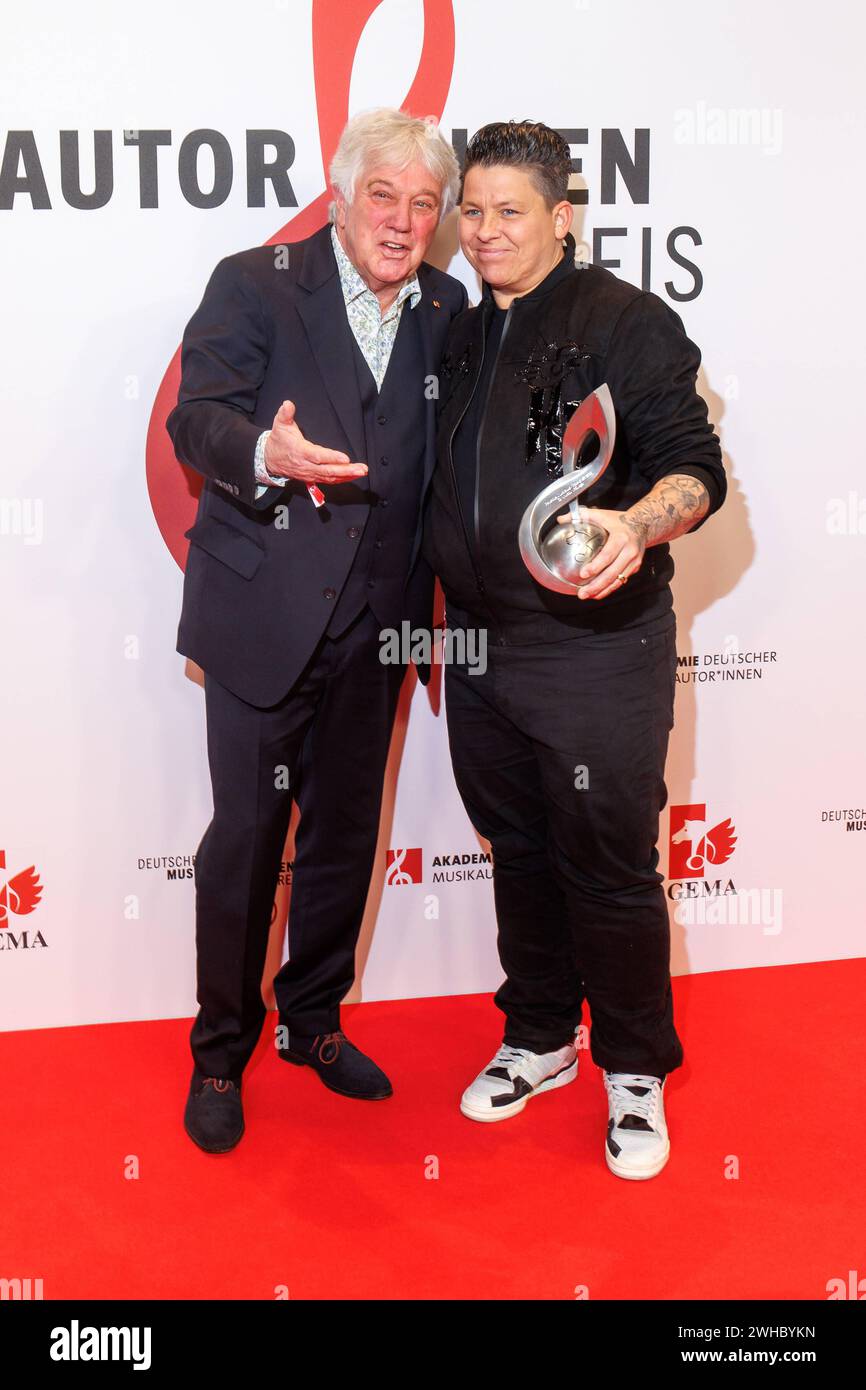 Deutscher Musikautorinnen Preis 2024 Rolf Zuckowski und Kerstin Ott ...
