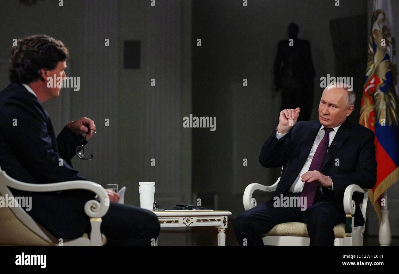 Russlands Präsident Wladimir Putin gibt US-Talkshow-Moderator Tucker ...