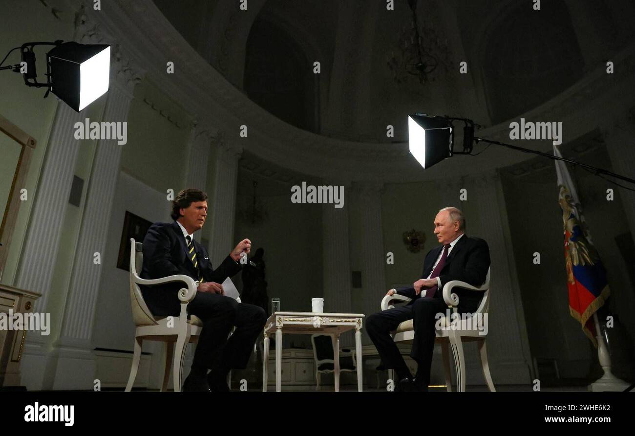Russlands Präsident Wladimir Putin gibt US-Talkshow-Moderator Tucker ...