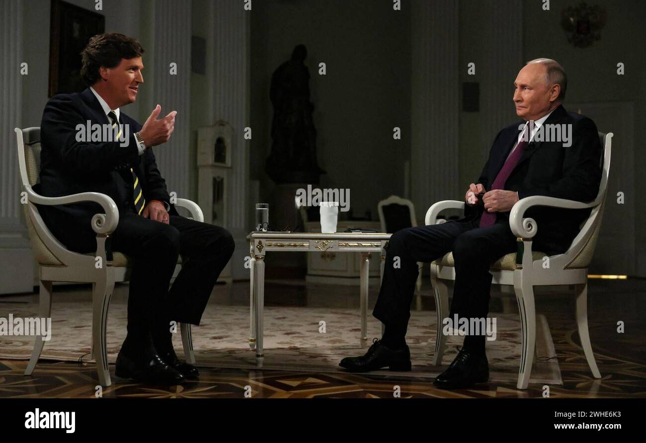 Russlands Präsident Wladimir Putin gibt US-Talkshow-Moderator Tucker ...