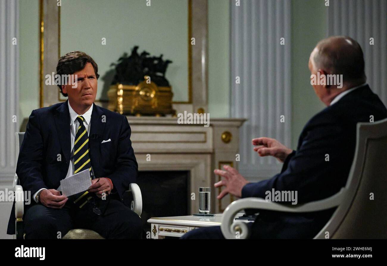Russlands Präsident Wladimir Putin gibt US-Talkshow-Moderator Tucker ...