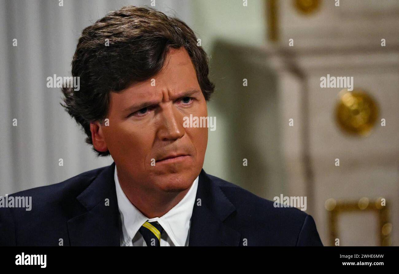 Russlands Präsident Wladimir Putin gibt US-Talkshow-Moderator Tucker ...