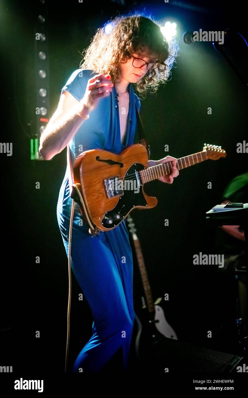 Edinburgh, Schottland. Dienstag, 6. Februar 2024. Edinburgh Band Bikini ...