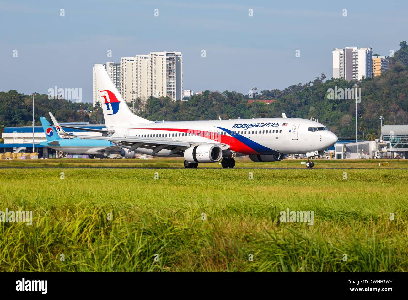 Penang, Malaysia - 8. Februar 2023: Ein Flugzeug der Malaysia Airlines ...