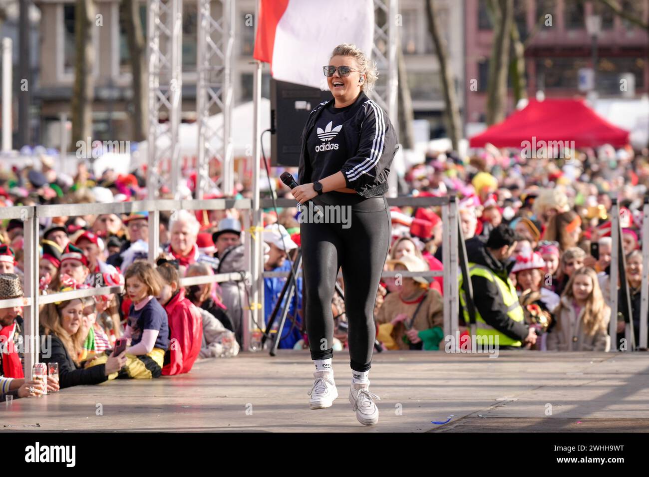 Kolner Karneval Sangerin