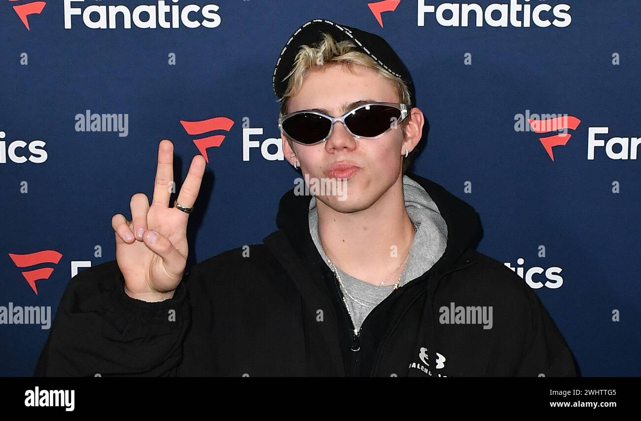 Der Kid LAROI nimmt am 10. Februar 2024 an Michael Rubins Fanatics ...