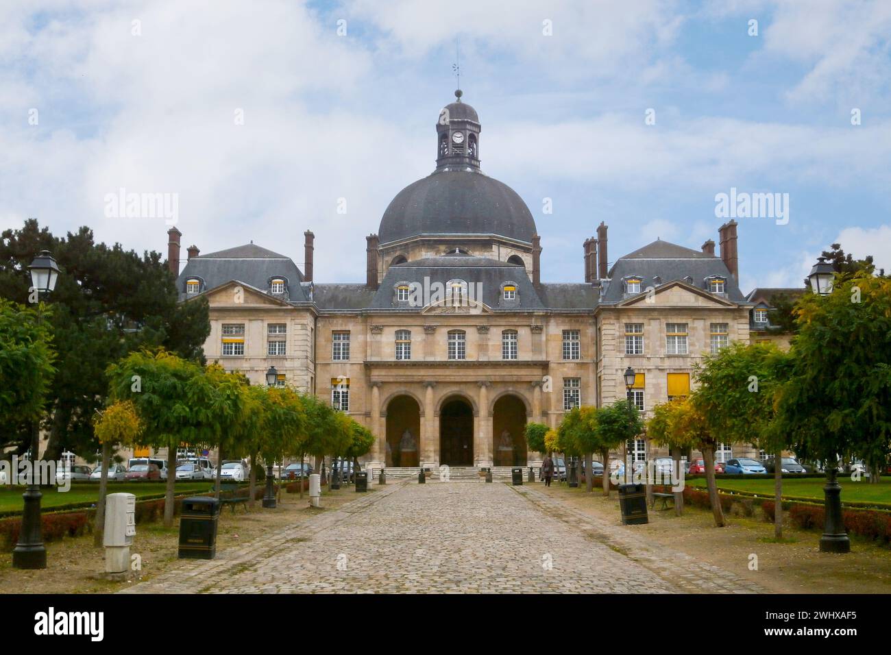 Hopital de la pitie salpetriere -Fotos und -Bildmaterial in hoher ...