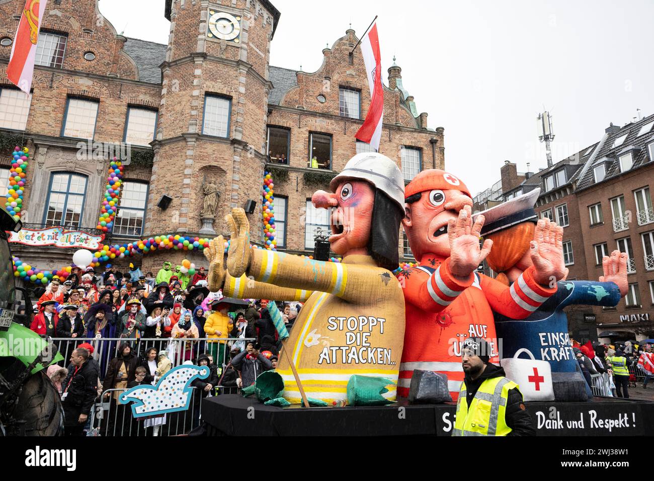 Rosenmontags-Karnevalsparade in Düsseldorf. Schwimmer entworfen von ...