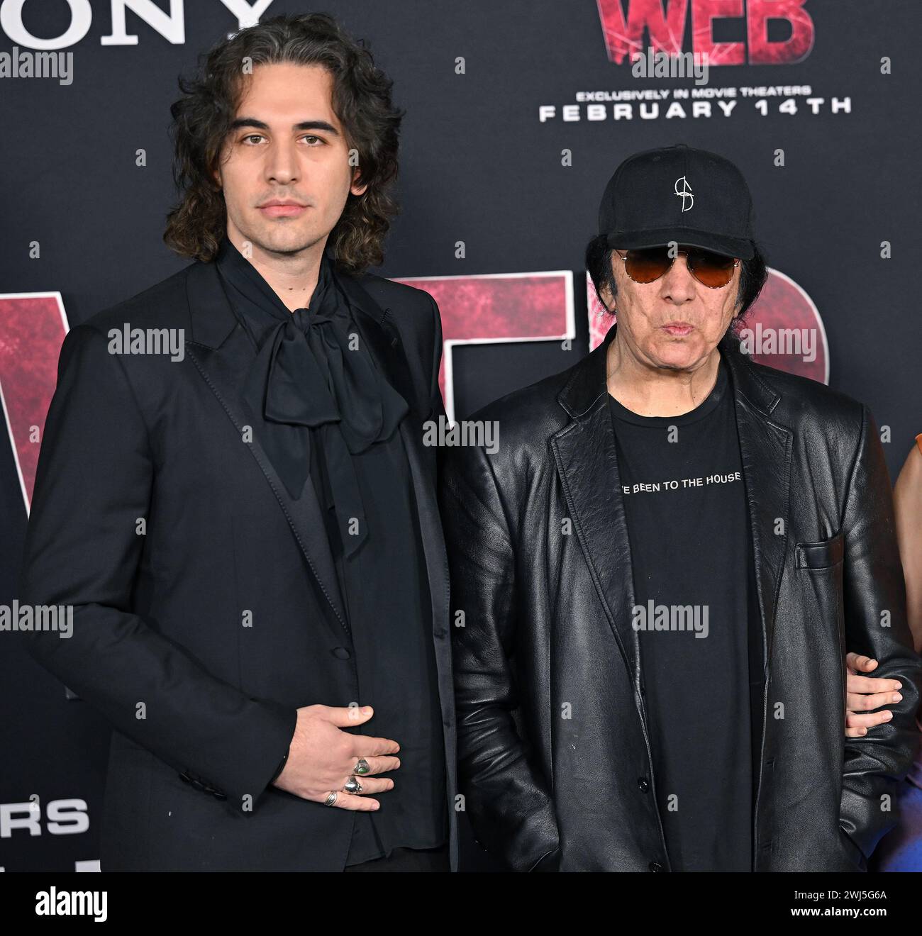 Los Angeles, Usa. Februar 2024. Der Musiker Gene Simmons (R) und sein ...