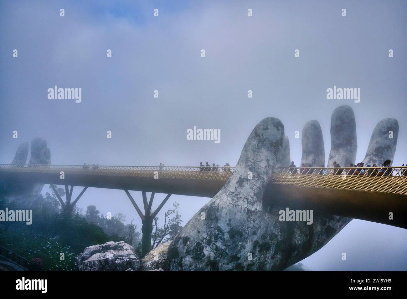 Golden bridge vietnam -Fotos und -Bildmaterial in hoher Auflösung – Alamy