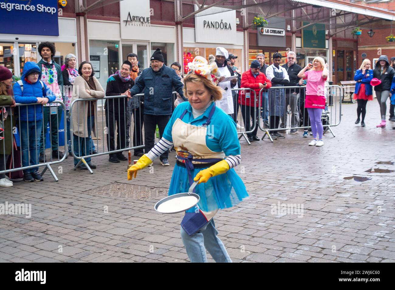 Windsor und eton flipping pancake herausforderung -Fotos und ...