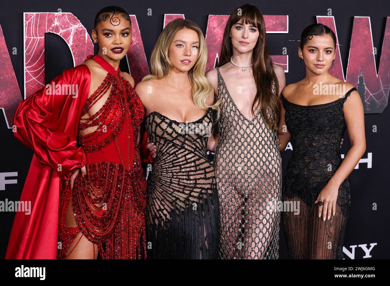 WESTWOOD, LOS ANGELES, KALIFORNIEN, USA - 12. FEBRUAR: Celeste O'Connor, Sydney Sweeney, Dakota ...