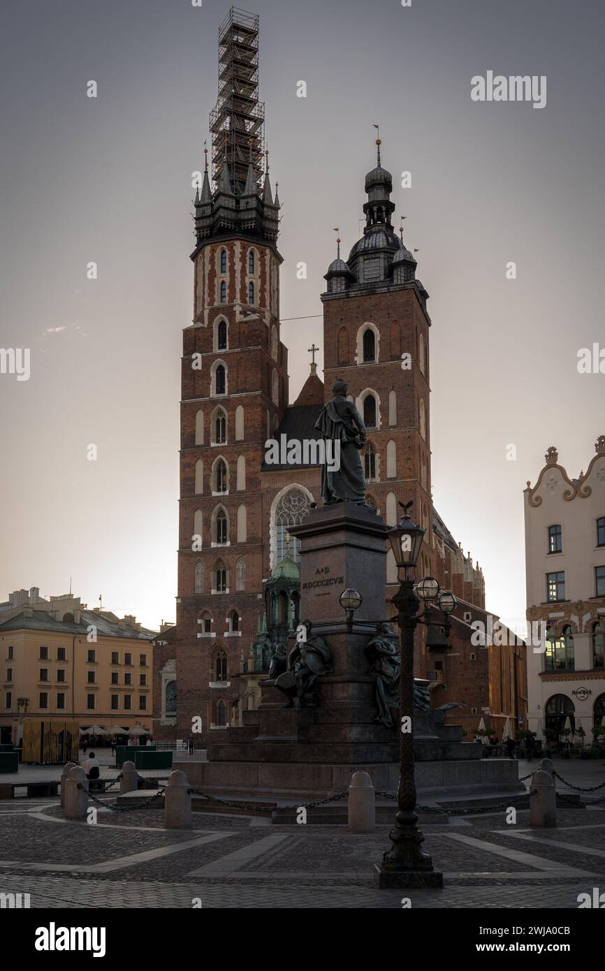 Krakauer kirche st mary market square -Fotos und -Bildmaterial in hoher Auflösung – Alamy