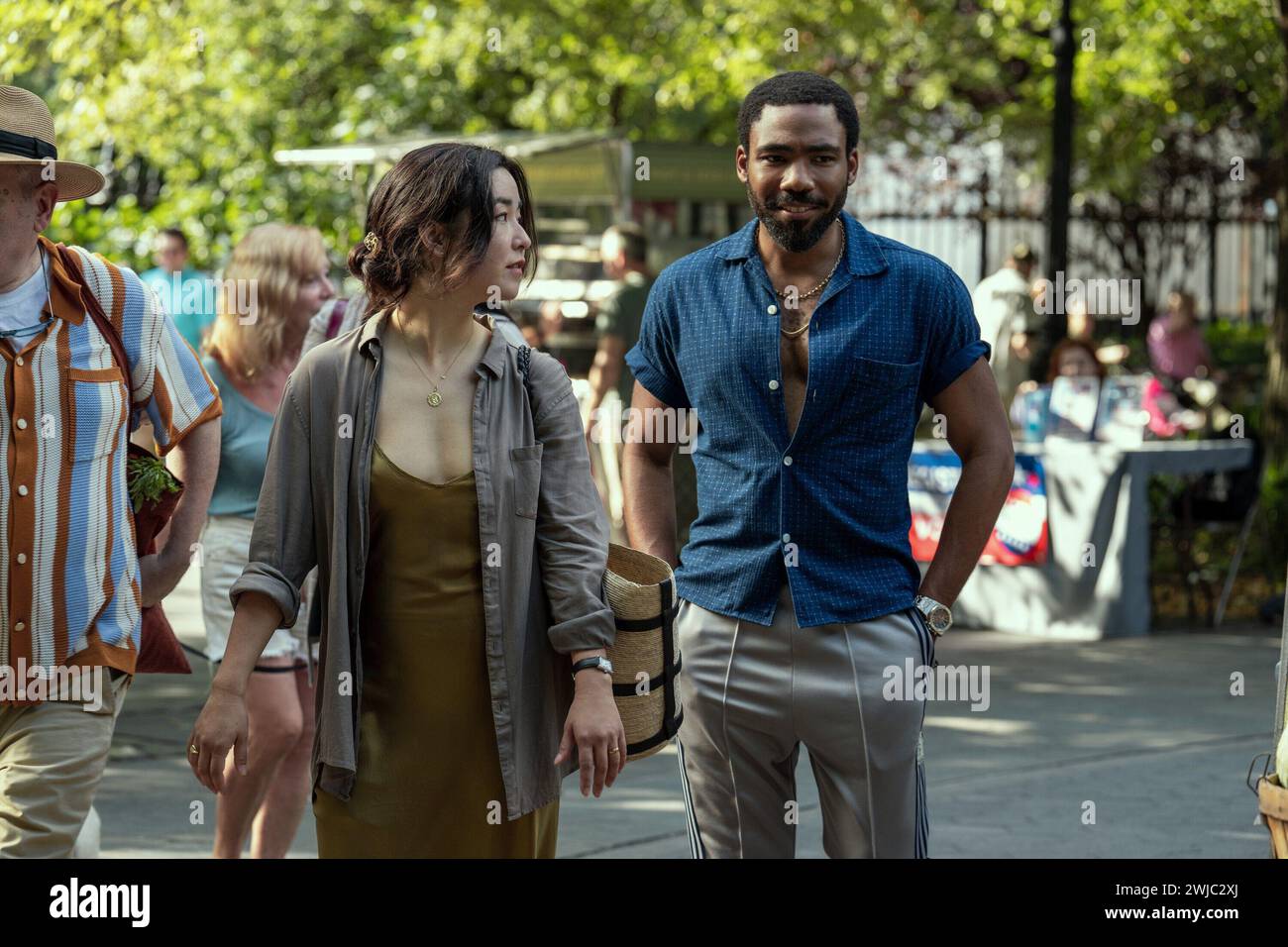 HERR & FRAU. SMITH, von links: Maya Erskine, Donald Glover (Staffel 1 ...