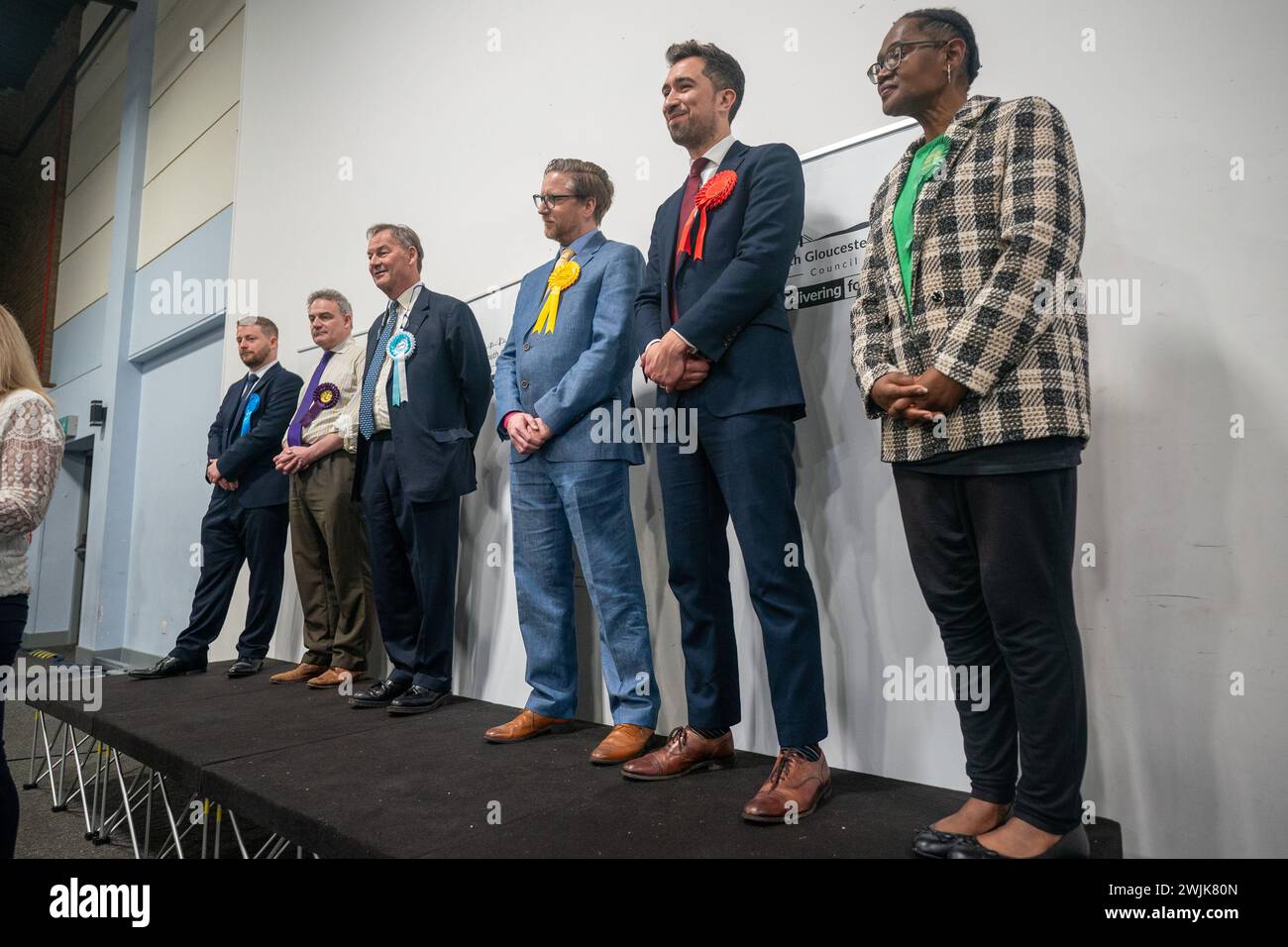 Labour-Kandidat Damien Egan (2. Rechts) mit anderen Kandidaten, als er ...