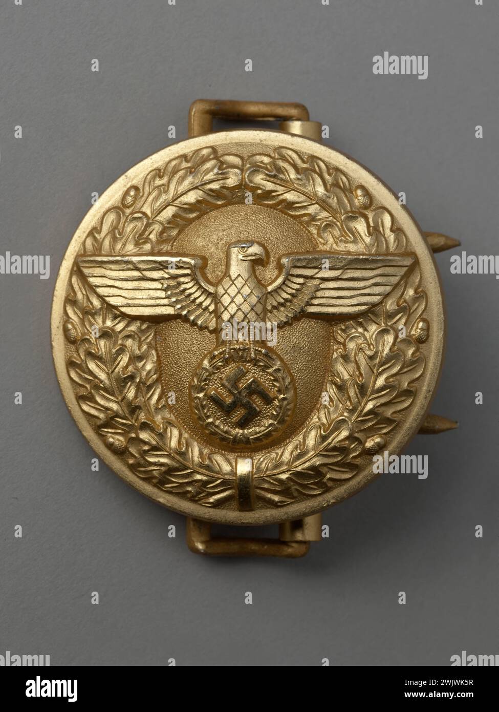 Deutsch adler hakenkreuz und nsdap symbol -Fotos und -Bildmaterial in ...