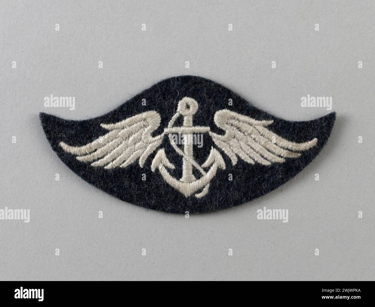 Krieg 1939-1945. Luftwaffe Spezialabzeichen (Anker). General Leclerc ...