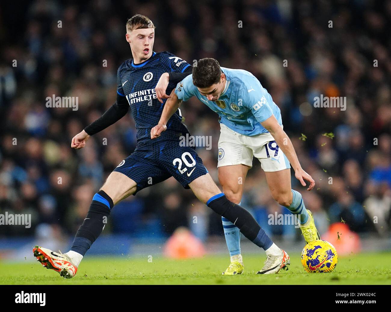 Cole Palmer von Chelsea (links) und Julian Alvarez von Manchester City ...