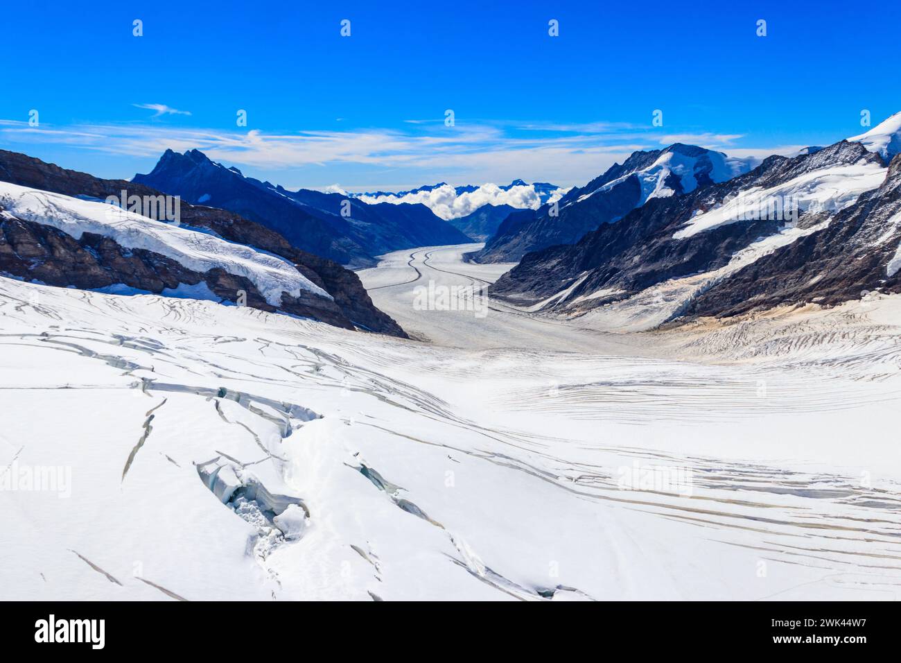 Blick auf den Großen Aletschgletscher, den größten Gletscher der Alpen ...