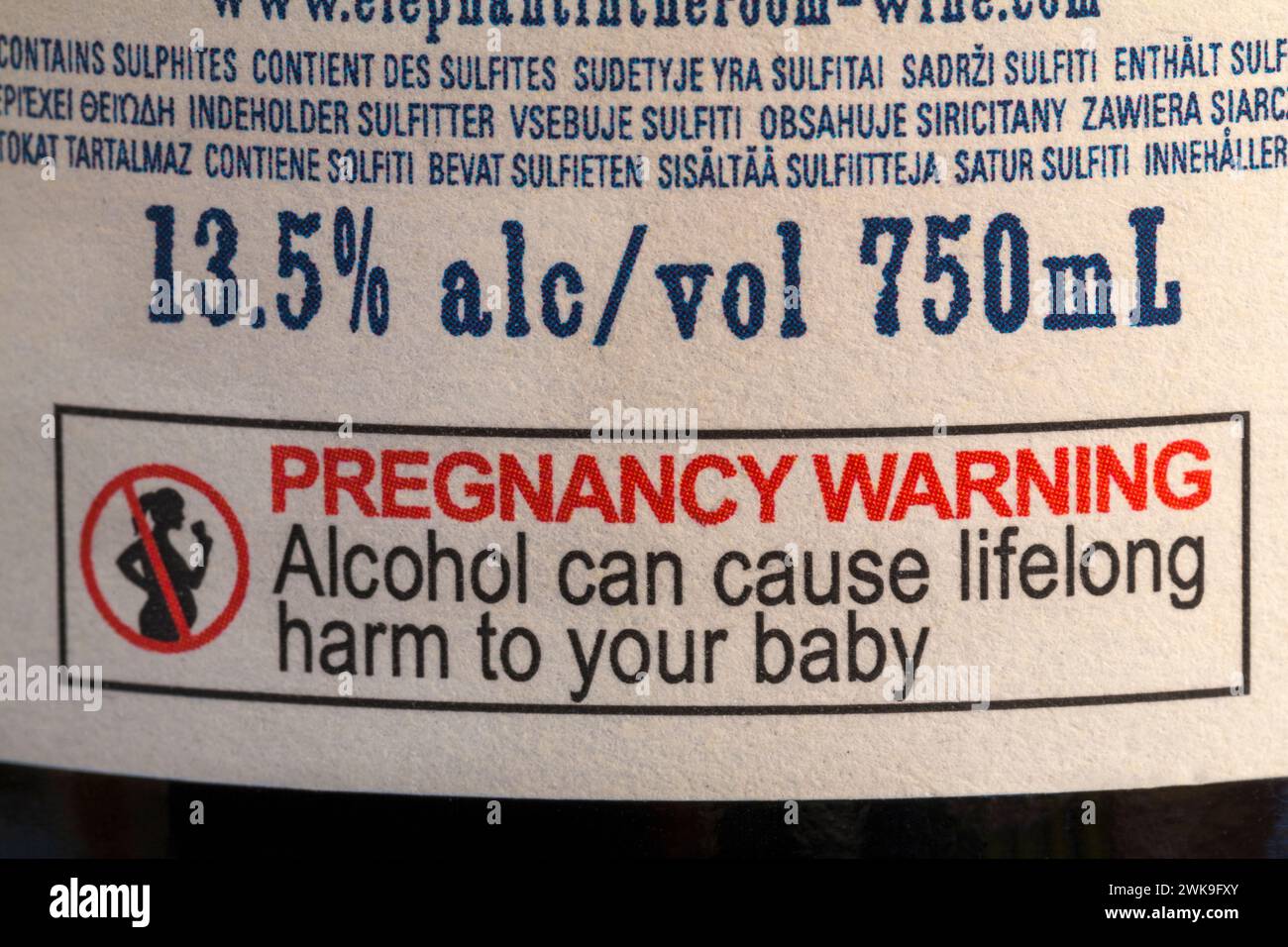 Alcohol warning sticker -Fotos und -Bildmaterial in hoher Auflösung – Alamy