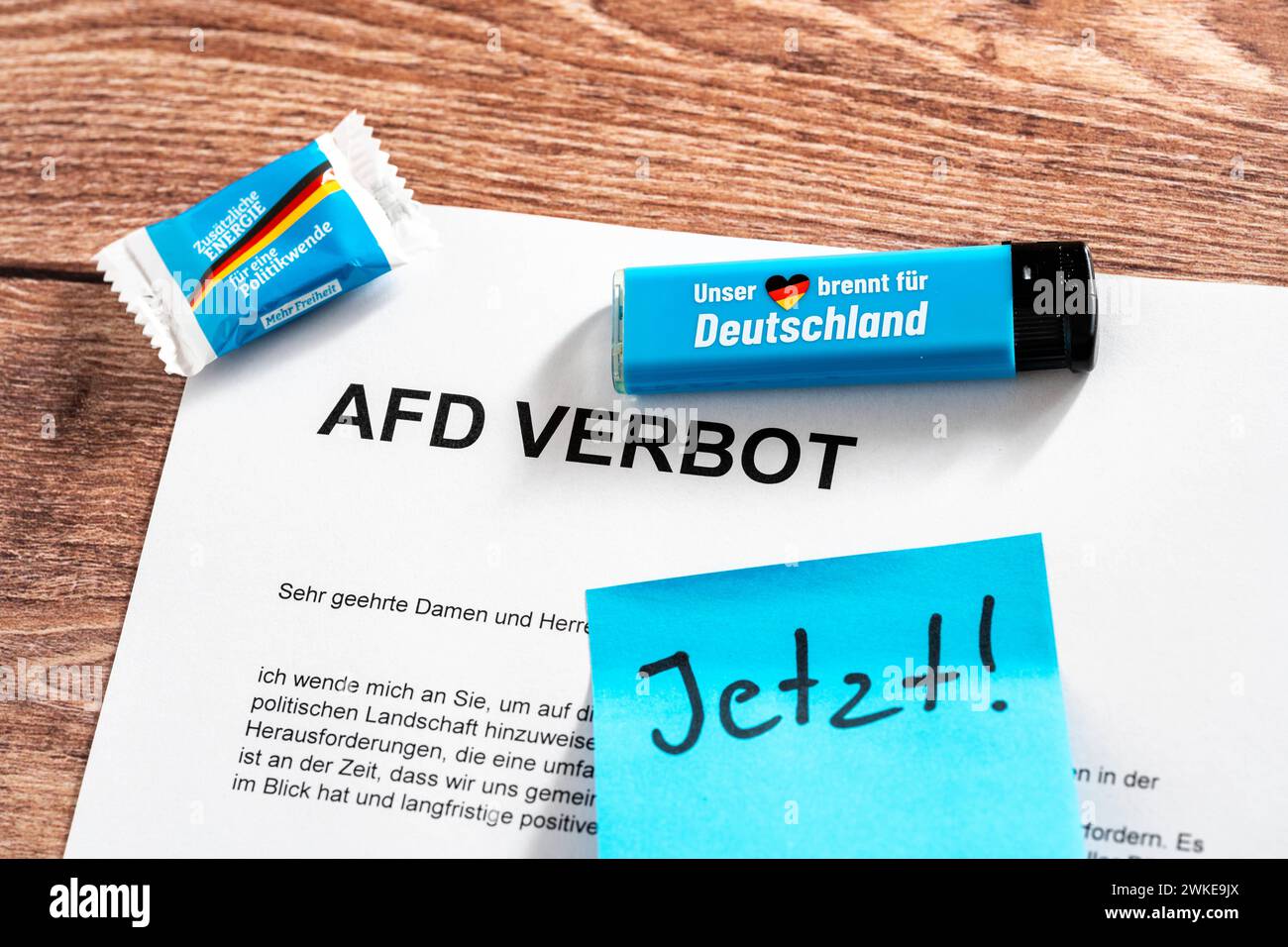 Augsburg, Bayern, Deutschland - 18. Februar 2024: Dokument mit ...