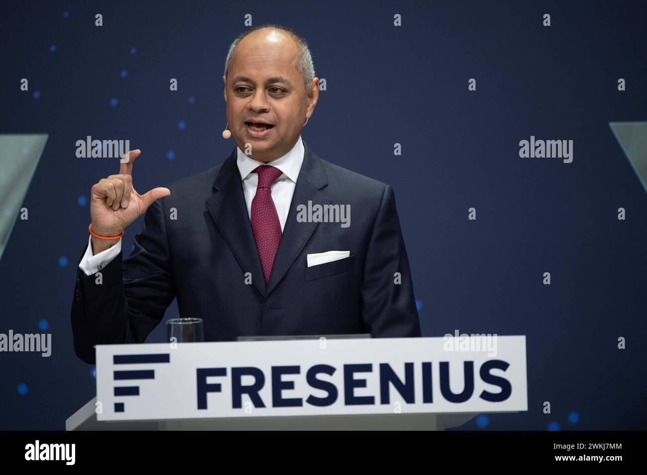 Michael SEN, Vorstandsvorsitzender, CEO, bei seiner Rede ...