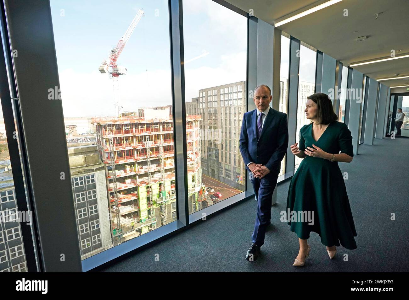 Tanaiste Micheal Martin mit Cathy Gormley-Heenan Provost der Ulster ...